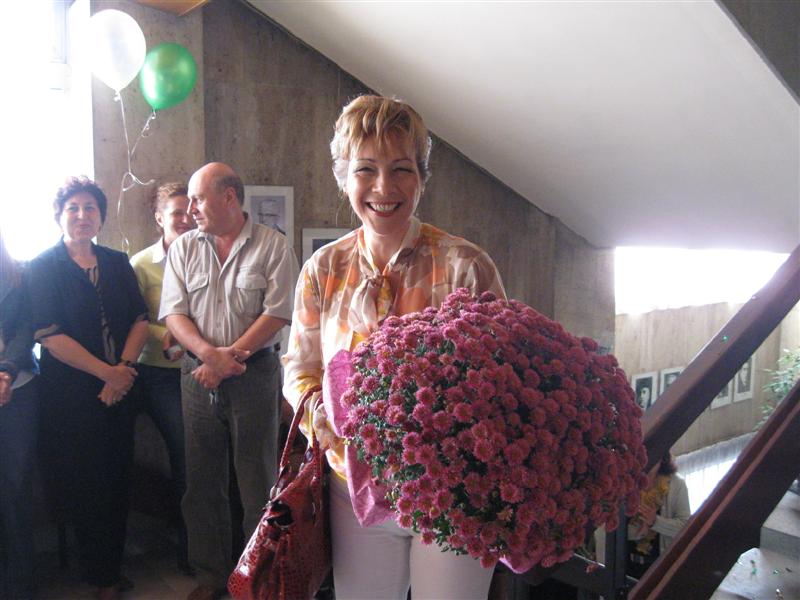 Букети и конфети в Община Казанлък за рождения ден на Галина Стоянова Новини за Казанлък