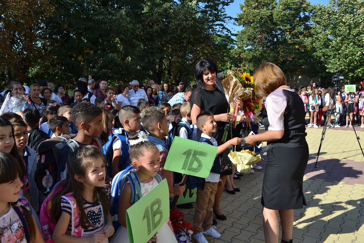 Кметът на Казанлък уважи лично тържеството на ОУ “Чудомир“ Новини за