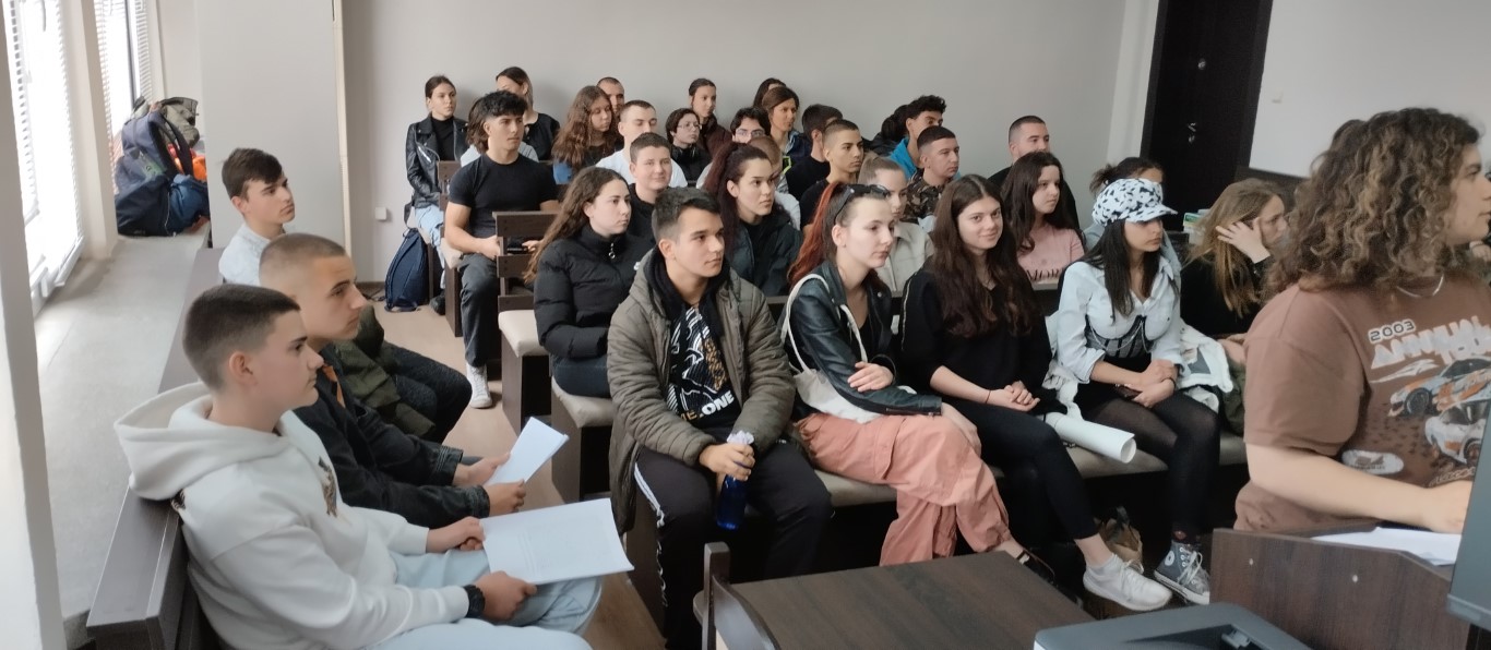 Десетокласници пресъздадоха съдебен процес в казанлъшкия съд Новини за Казанлък