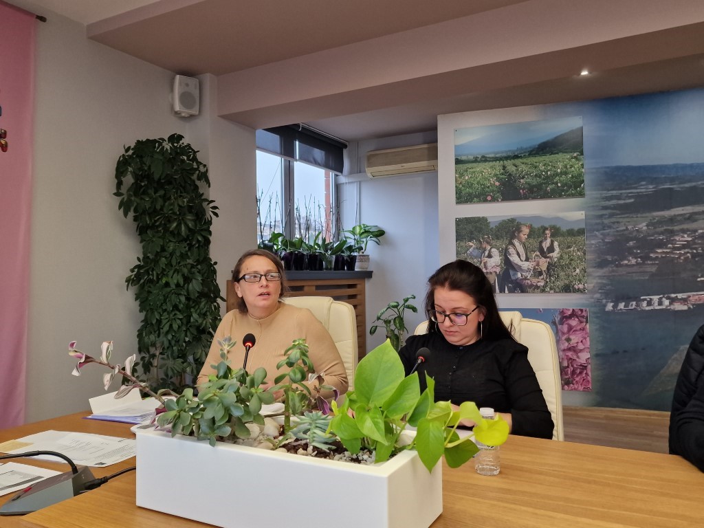 Кметът на община Казанлък връчи трудовите договори на новоизбраните